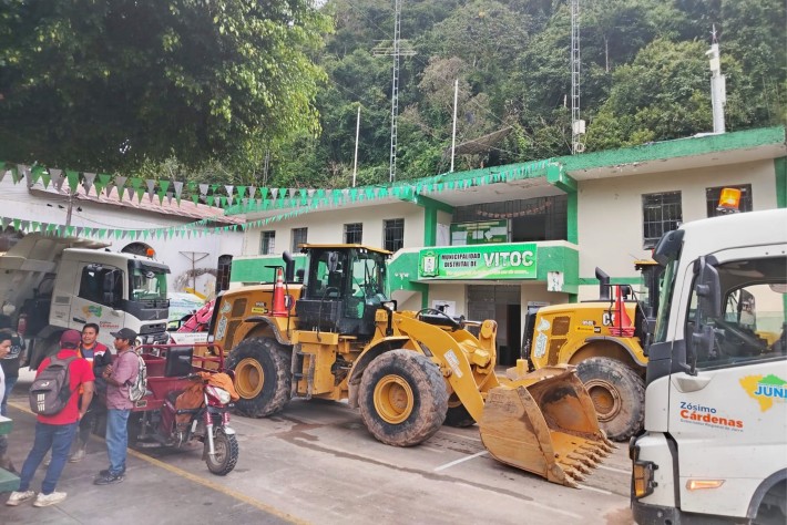 MAQUINARIAS DEL GOBIERNO REGIONAL SIGUEN OPERNADO EN VITOC | Gobierno ...